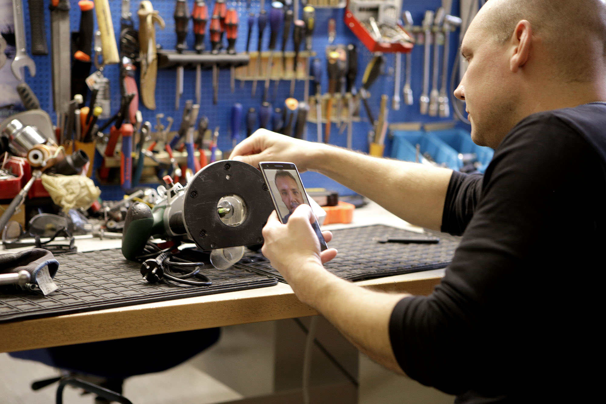 Advice and support through video calls for simplifying life at home ...